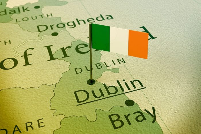 🇮🇪 Where's IRELAND Located? [Éire Map] • aTukTuk Travel Blog